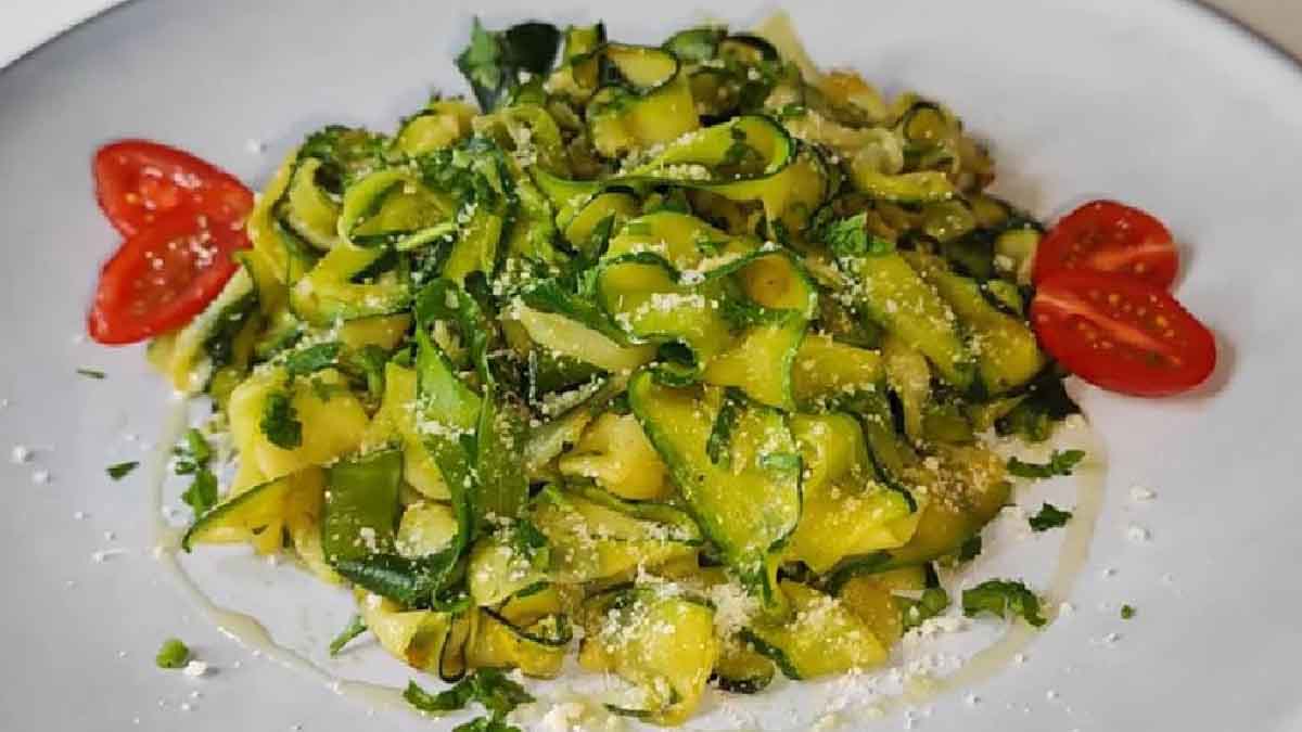 Ces courgettes poêlées et délicieusement assaisonnées sont un ...