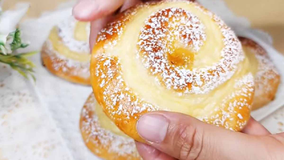 Ces bouchées sucrées et tendres à l’abricot fourrées de crème légère ...